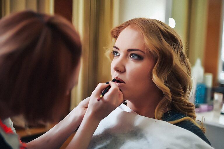 How to Sanitize and Disinfect Makeup | L Makeup Institute
