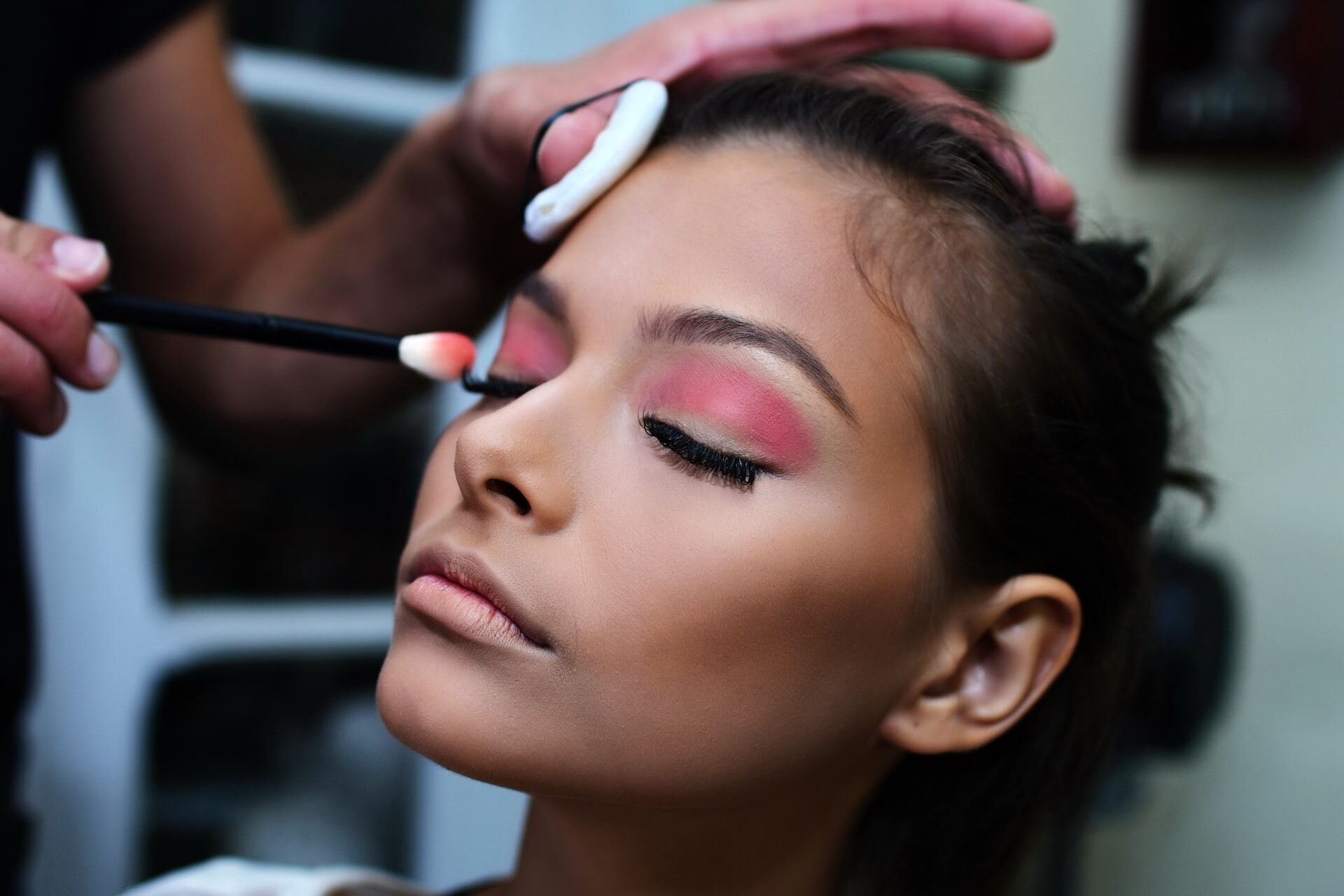 What kind of education do you need to be a makeup artist? | L Makeup ...